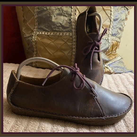 Clarks | Shoes | Clarks Artisan Janey Mae Leather Brogues Womens 7 2 ...